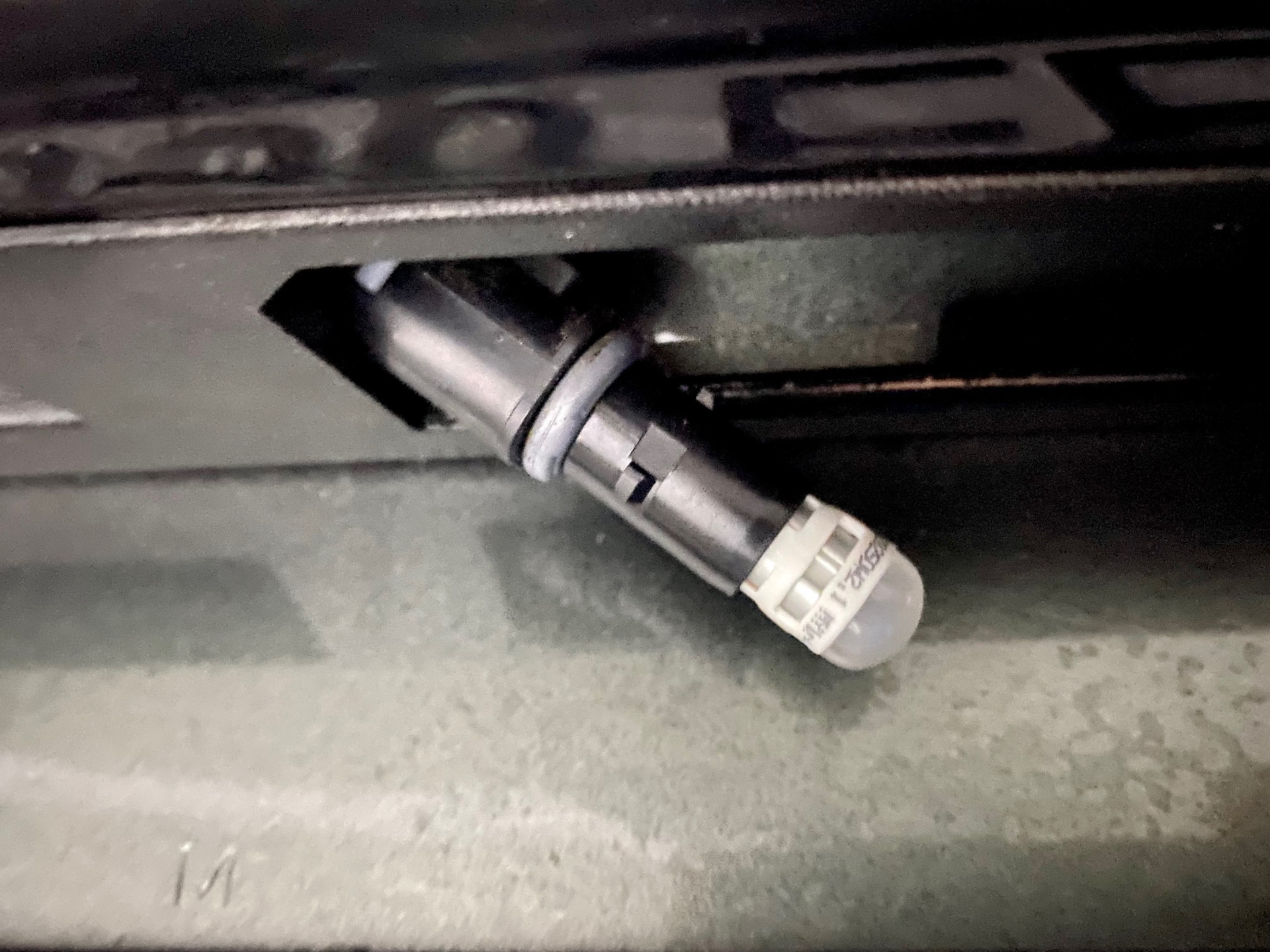 Замена подсветки номера на LED W5W Osram 2825DWP-02B — Hyundai Tucson ...