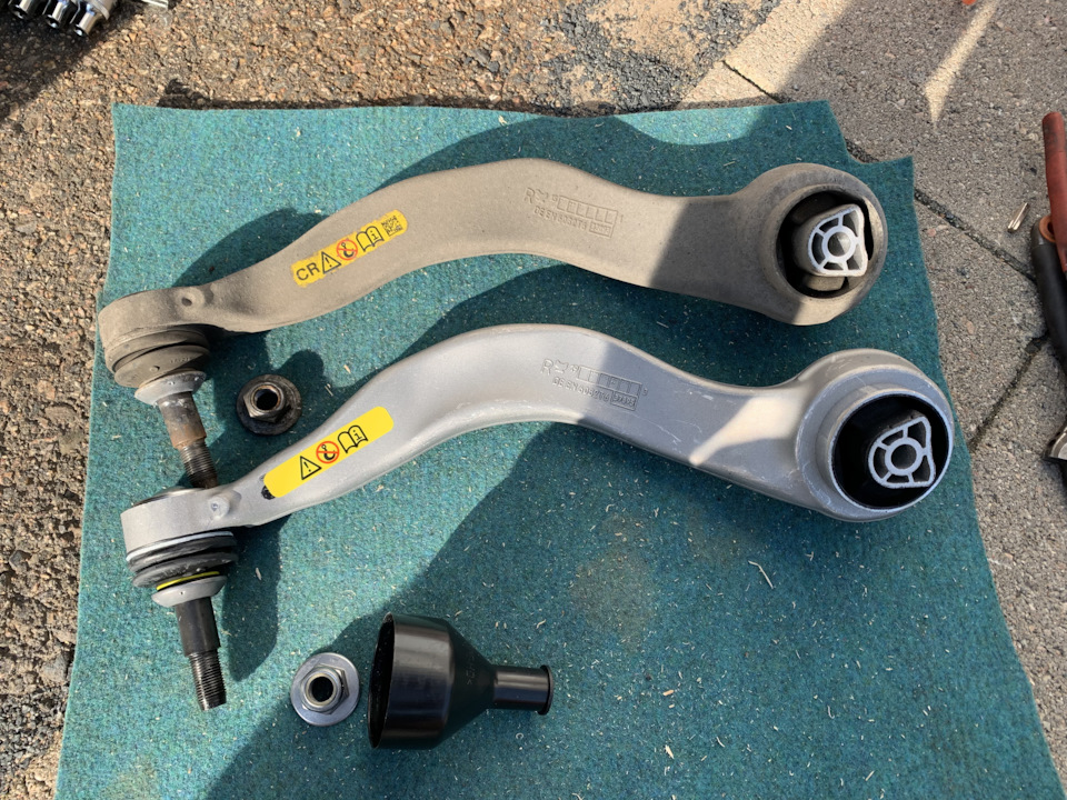 Замена продольных рычагов — BMW 5 series (G30), 2 л, 2017 года | своими ...