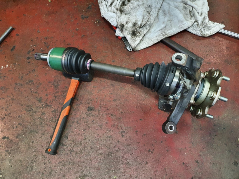 Suspension, steering, hubs and drive shafts. — Mitsubishi Pajero ...