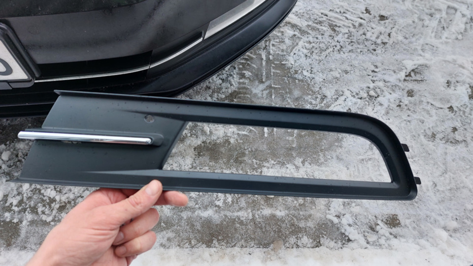 Рамка левой ПТФ, правый моторчик заслонки регулировки температуры и ...