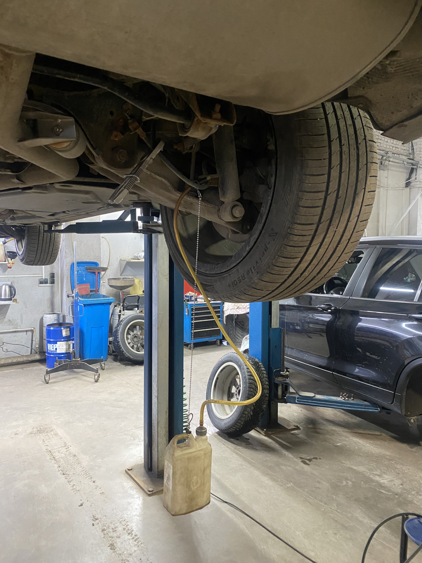 Замена тормозной жижи Е71 — BMW X6 (E71/E72), 3 л, 2009 года | плановое ...