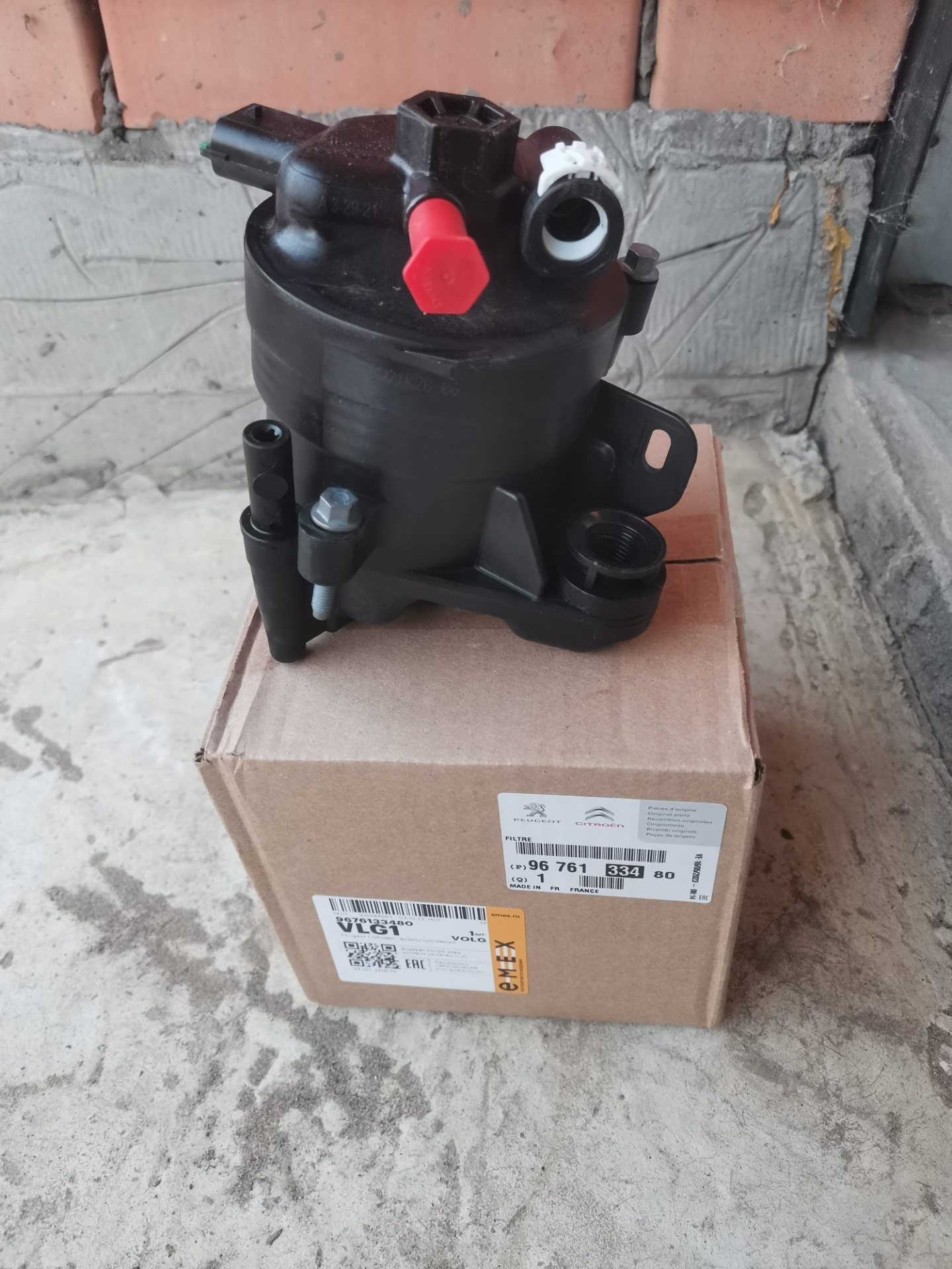 Замена топливного фильтра и щёток (резинок) — Citroen Spacetourer, 2 л ...