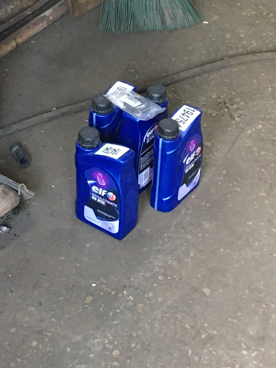 Замена масла в акпп и сальника — Renault Sandero 1G, 1,6 л, 2011 года ...