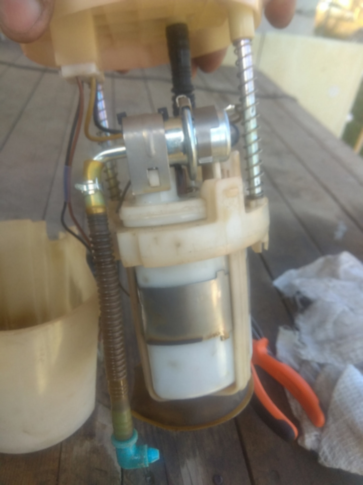 Замена топливного фильтра — KIA Ceed SW (1G), 1,6 л, 2012 года | своими ...