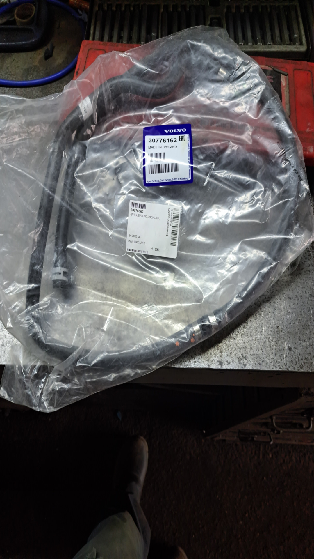 Замена патрубка термостата — Volvo C30, 2,4 л, 2007 года | поломка | DRIVE2