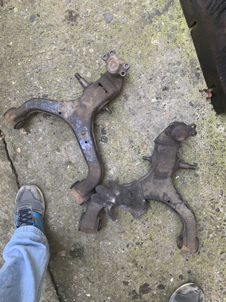 Замена нижних рычагов — SsangYong Kyron, 2 л, 2007 года | запчасти | DRIVE2