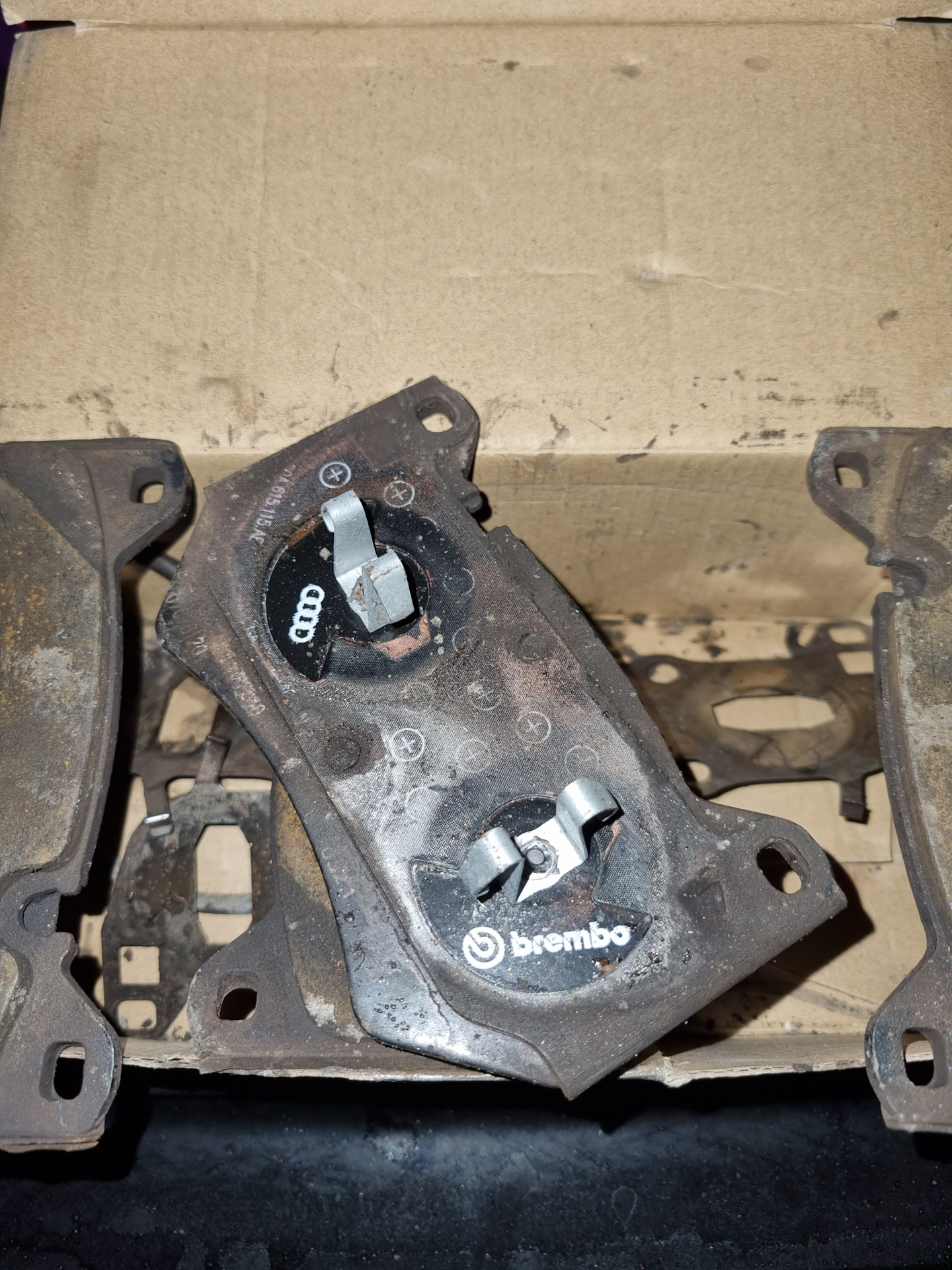 Замена колодок — Audi Q5 (2G), 2 л, 2021 года | визит на сервис | DRIVE2