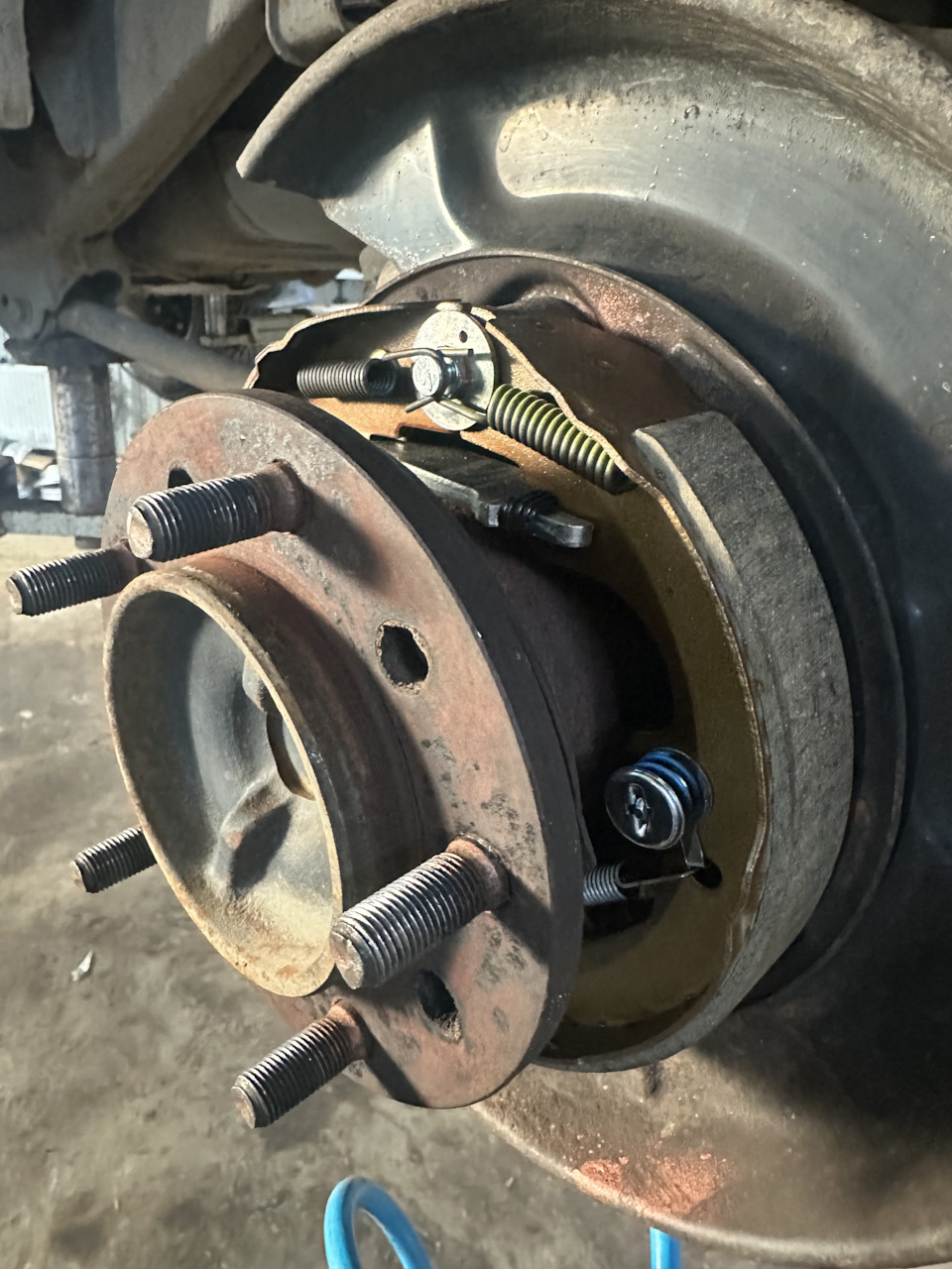 16. Обслуживание тормозной системы. — Toyota Land Cruiser 100, 4,7 л ...