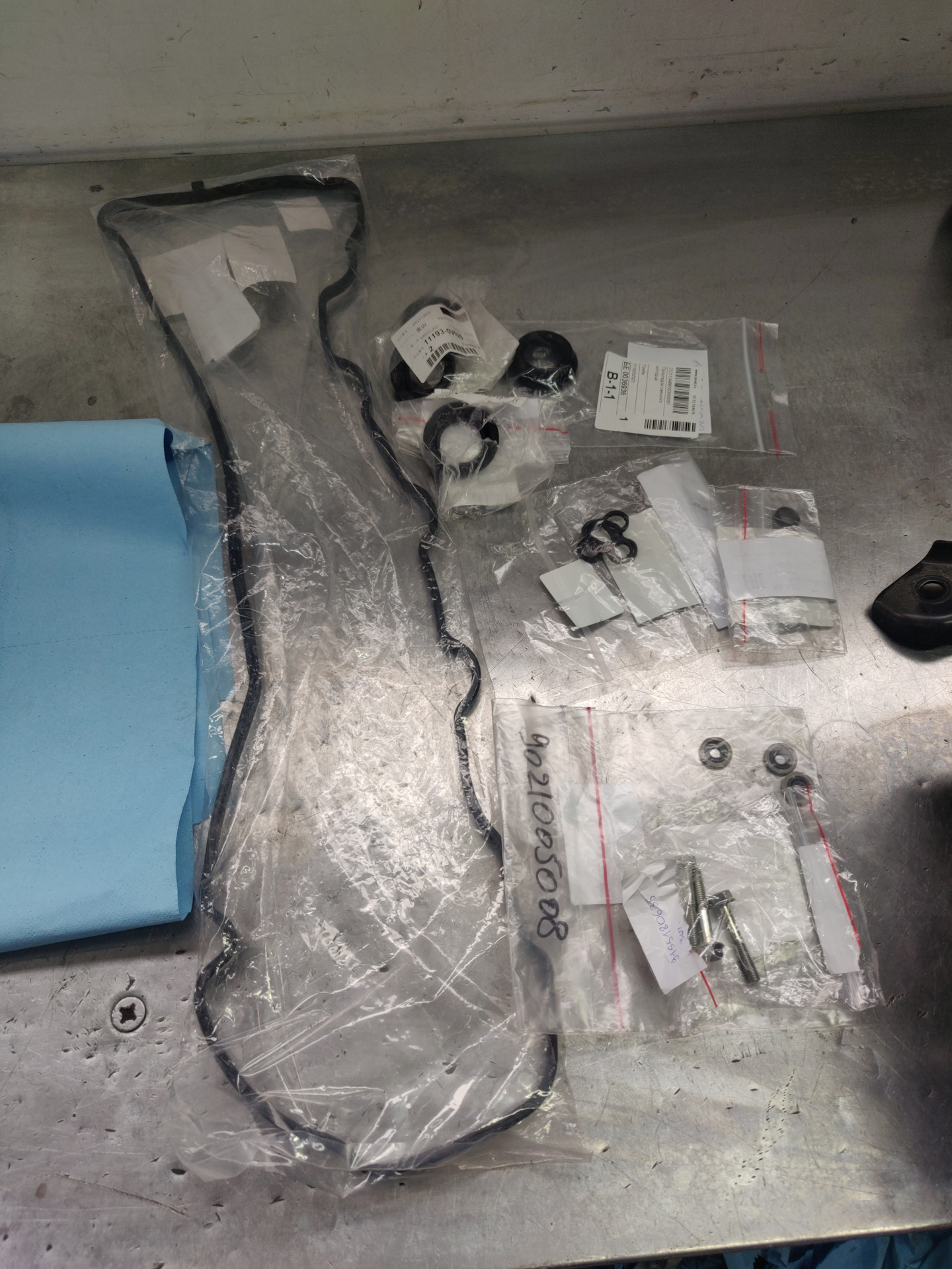 XII : ТО 70, замена прокладок свечных колодцев и прочее обслуживание ...