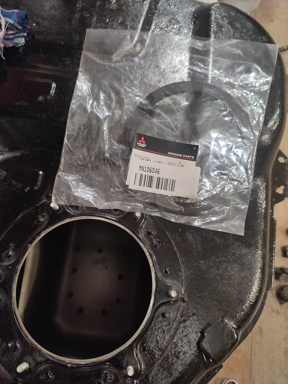 MN106046 Прокладка помпы топливного бака Mitsubishi | Запчасти на DRIVE2