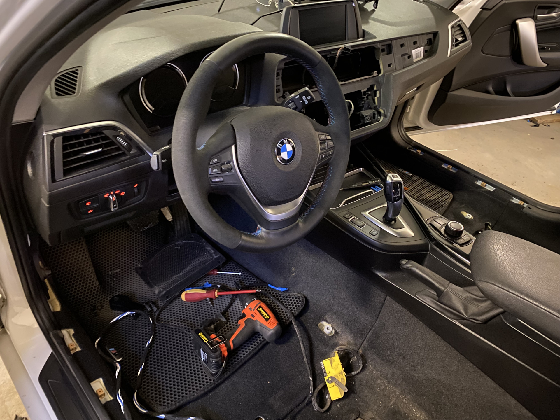 HI-FI в BMW F20lci — BMW 1 series (F20), 1,5 л, 2017 года | автозвук ...