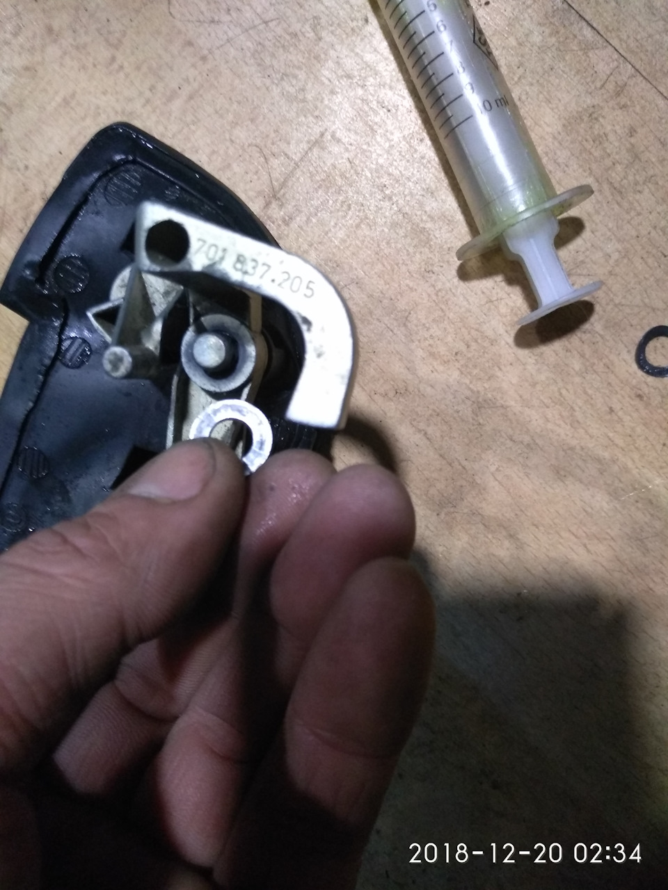 701837205 Ручка открывания передней двери левая / VW Transporter T-4 91 ...