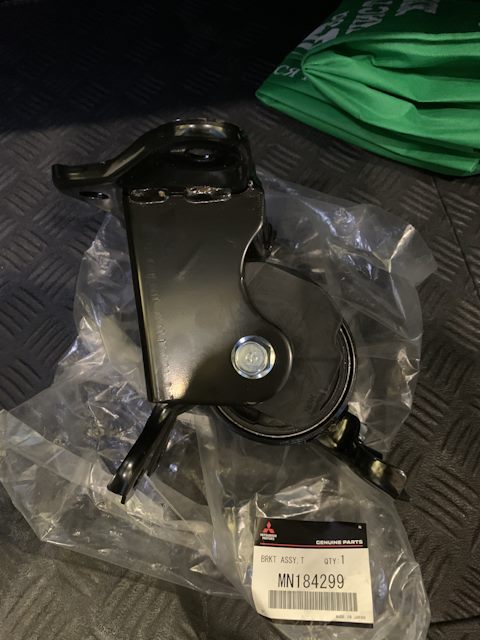 MN184299 Кронштейн крепления трансмиссии Mitsubishi | Запчасти на DRIVE2