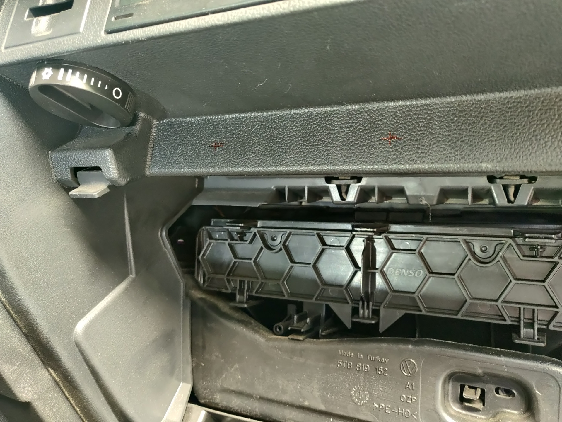 Держатель шариковой ручки в вещевой ящик — Volkswagen Tiguan (2G), 2 л ...