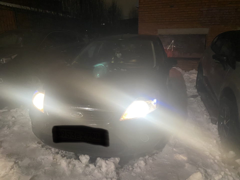 Новые лампочки в ближний свет в фары. — Ford Focus Sedan II, 1,6 л ...
