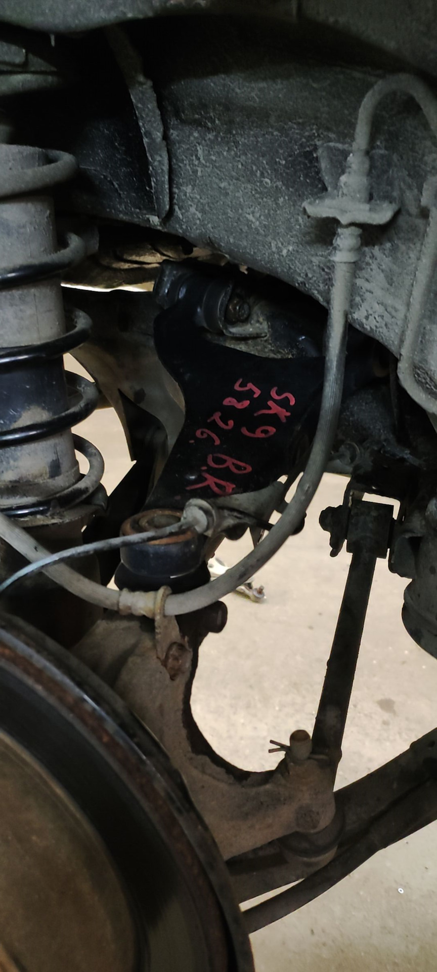 Замена втулки и башмака рулевой рейки, подушек двс и задних верхний ...