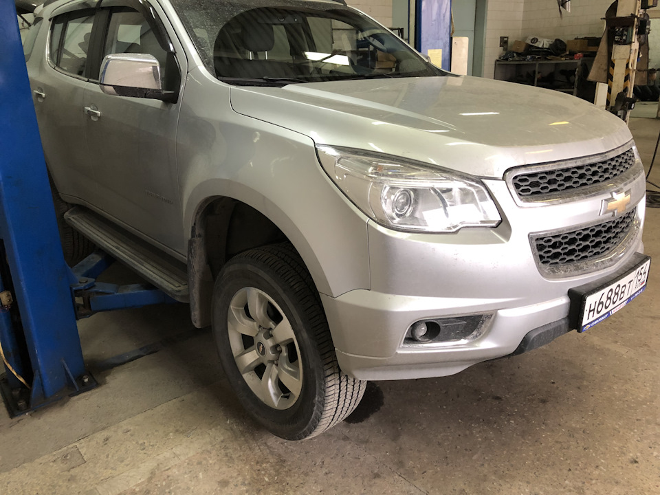 Замена стоек стабилизатора (Линк) — Chevrolet TrailBlazer (2G), 2,8 л, 2014 года | своими руками ...