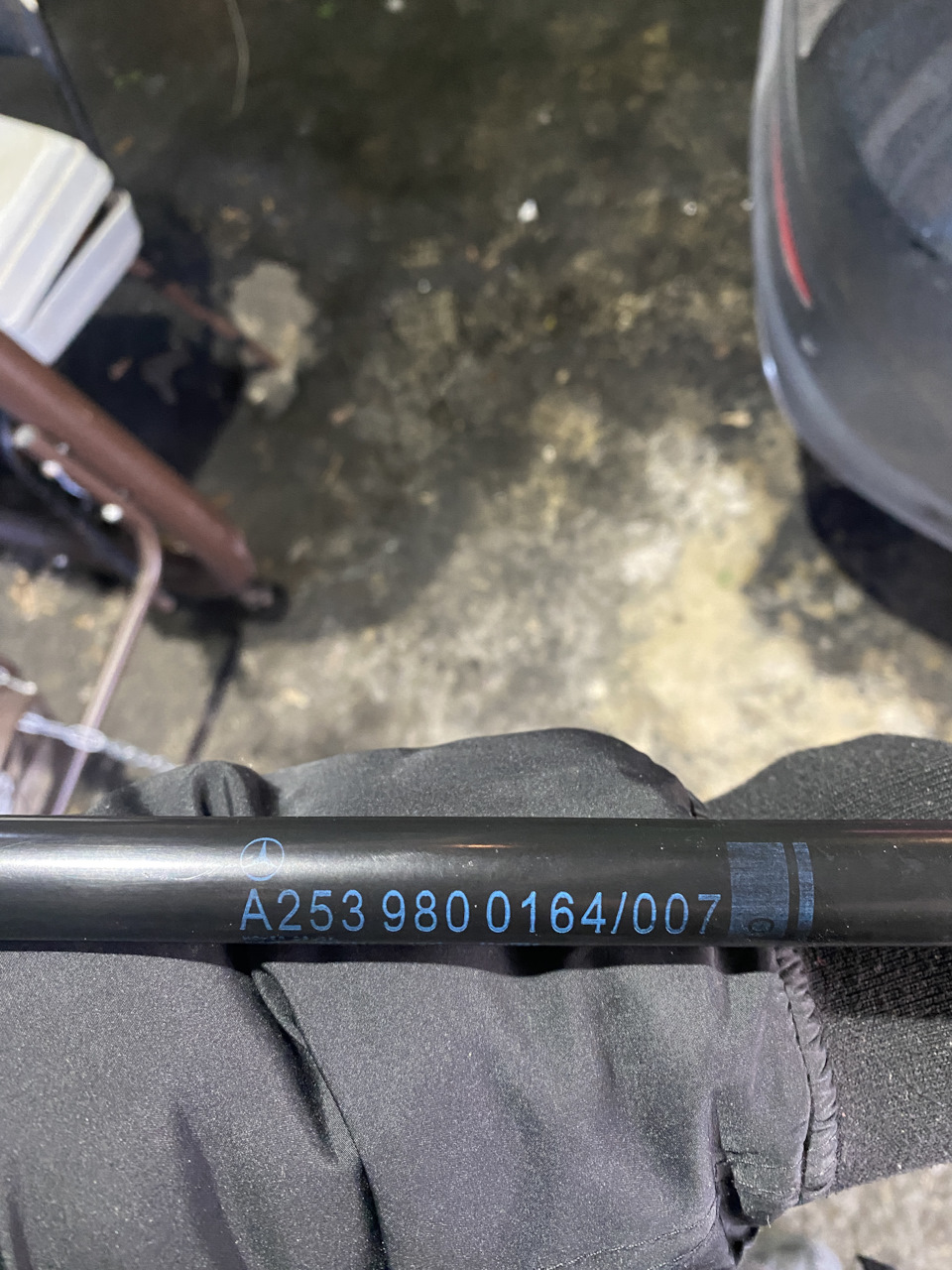 A2539800164 ПРУЖИНА ГАЗОВАЯ ДВЕРИ БАГАЖНИКА (GAS PRESSURE STRUT ...