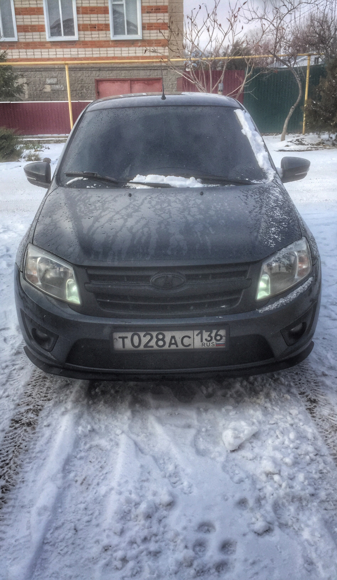 Отвисшая губа 😁 — Lada Гранта, 1,6 л, 2017 года | аксессуары | DRIVE2