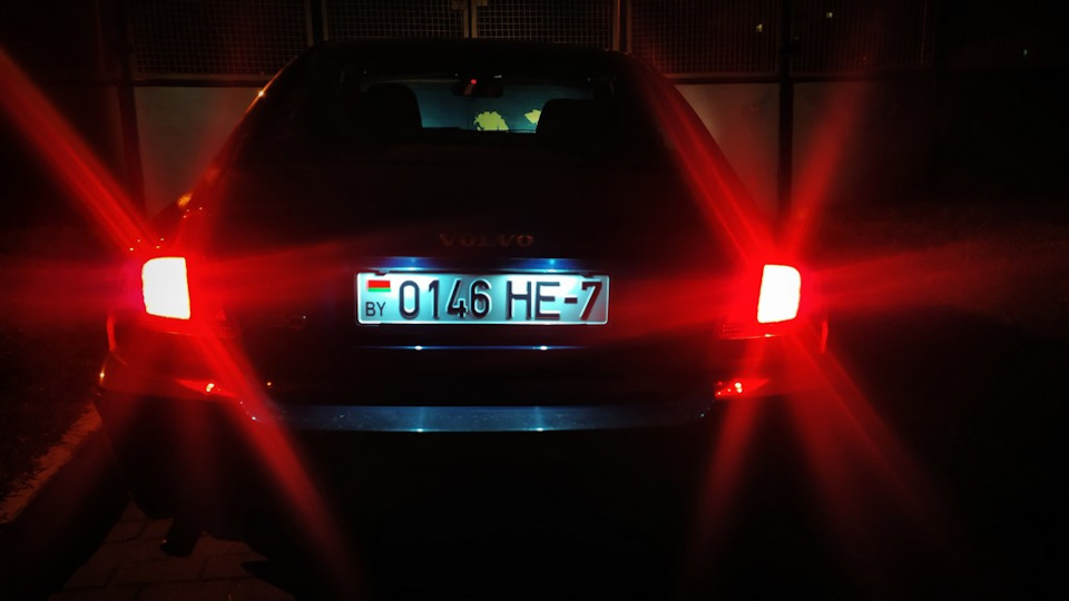 Ремонт подсветки номерного знака (замена патронов ламп) — Volvo S60 (1G ...