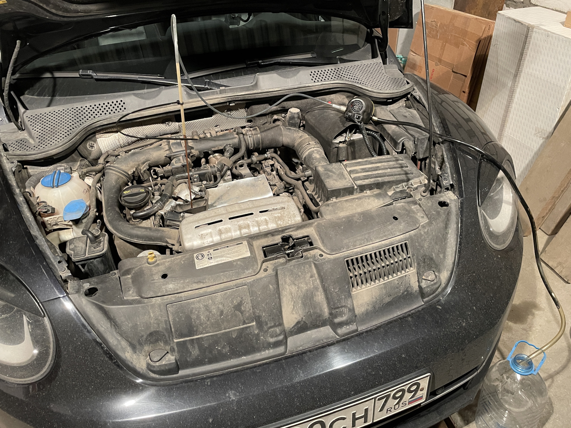 Замена топливного фильтра, свечей, масла — Volkswagen Beetle (A5), 1,4 ...