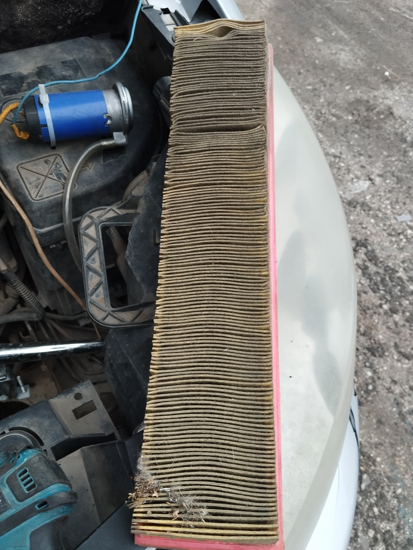 Замена воздушного фильтра — Peugeot Partner Tepee, 1,6 л, 2011 года ...