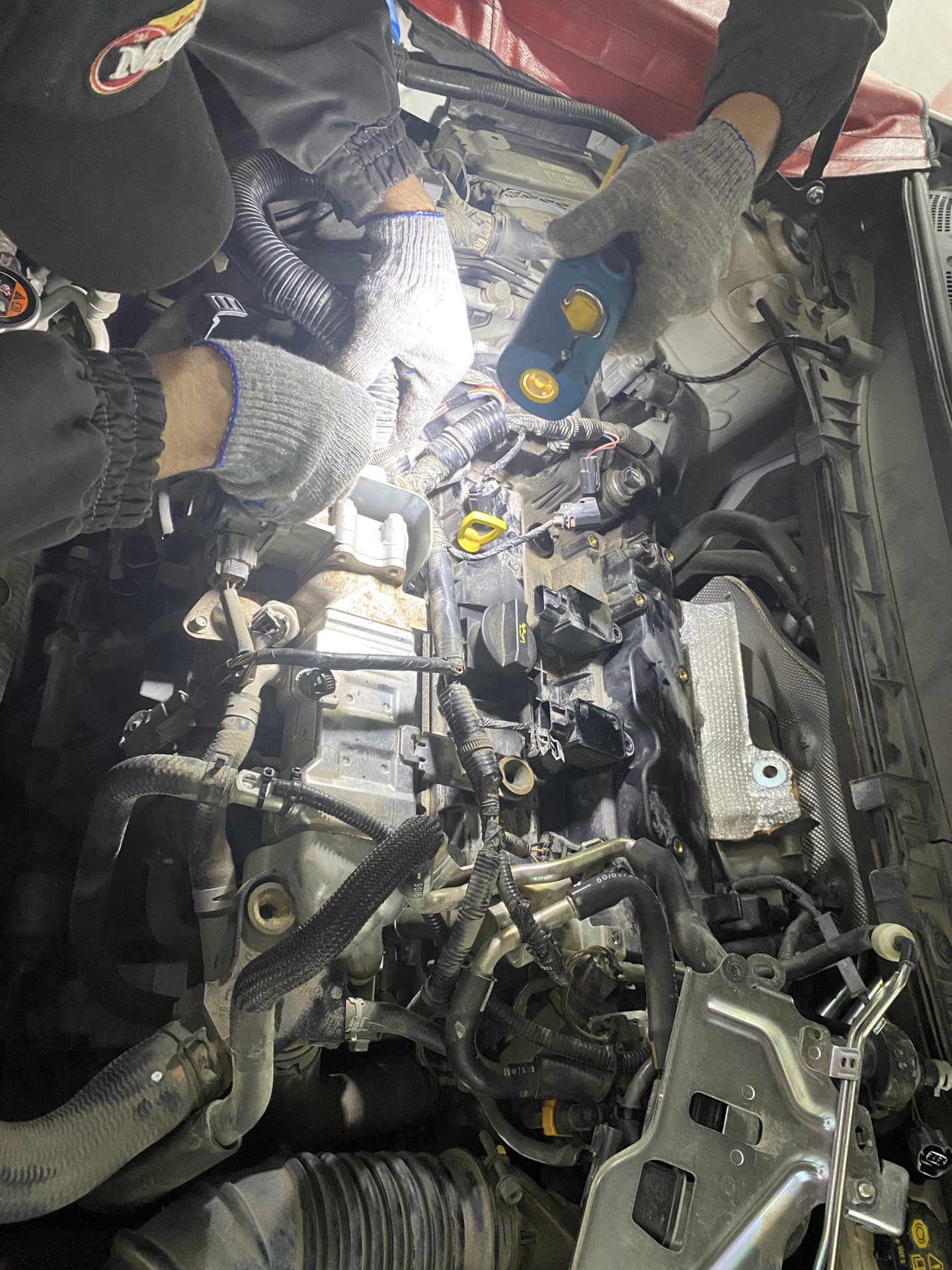 Замена сальника клапана фаз ГРМ — Mazda CX-9 (2G), 2,5 л, 2018 года ...