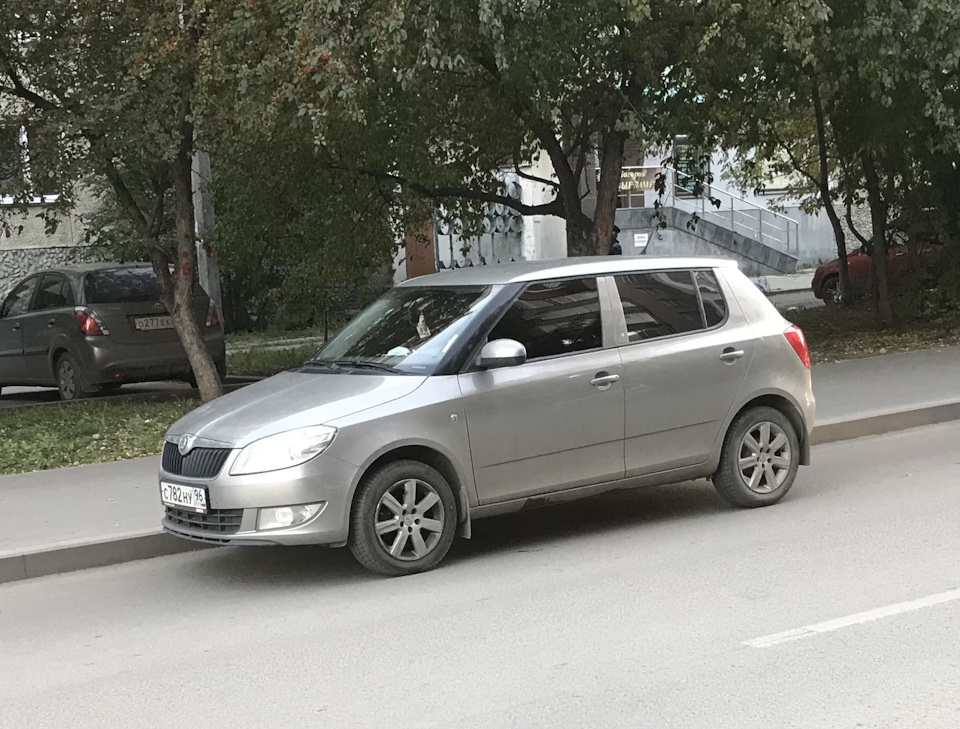 Пленка на стойки дверей Фабия 2 — Skoda Fabia Mk2, 1,6 л, 2011 года ...