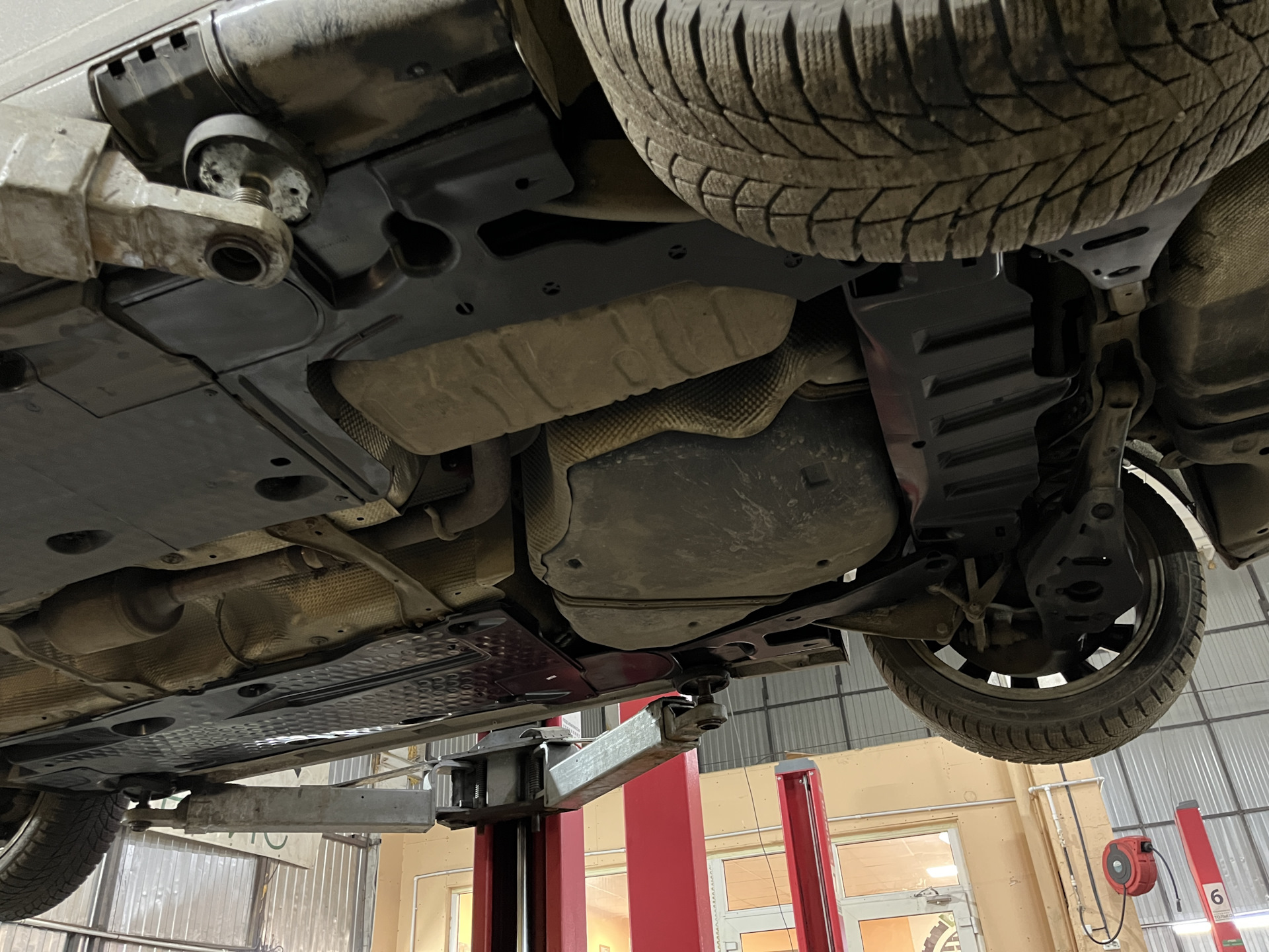 Замена локеров, защит днища, установка дополнительных защит подрамника ...