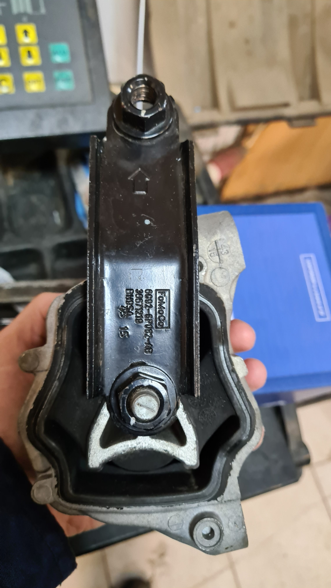 Замена рычагов, задних сайлентблоков и опоры двигателя — Volvo S80 (2G ...