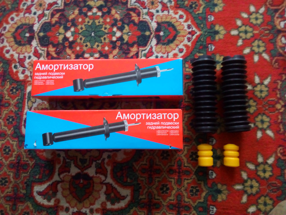 Замена задних амортизаторов — Lada Приора седан, 1,6 л, 2007 года ...