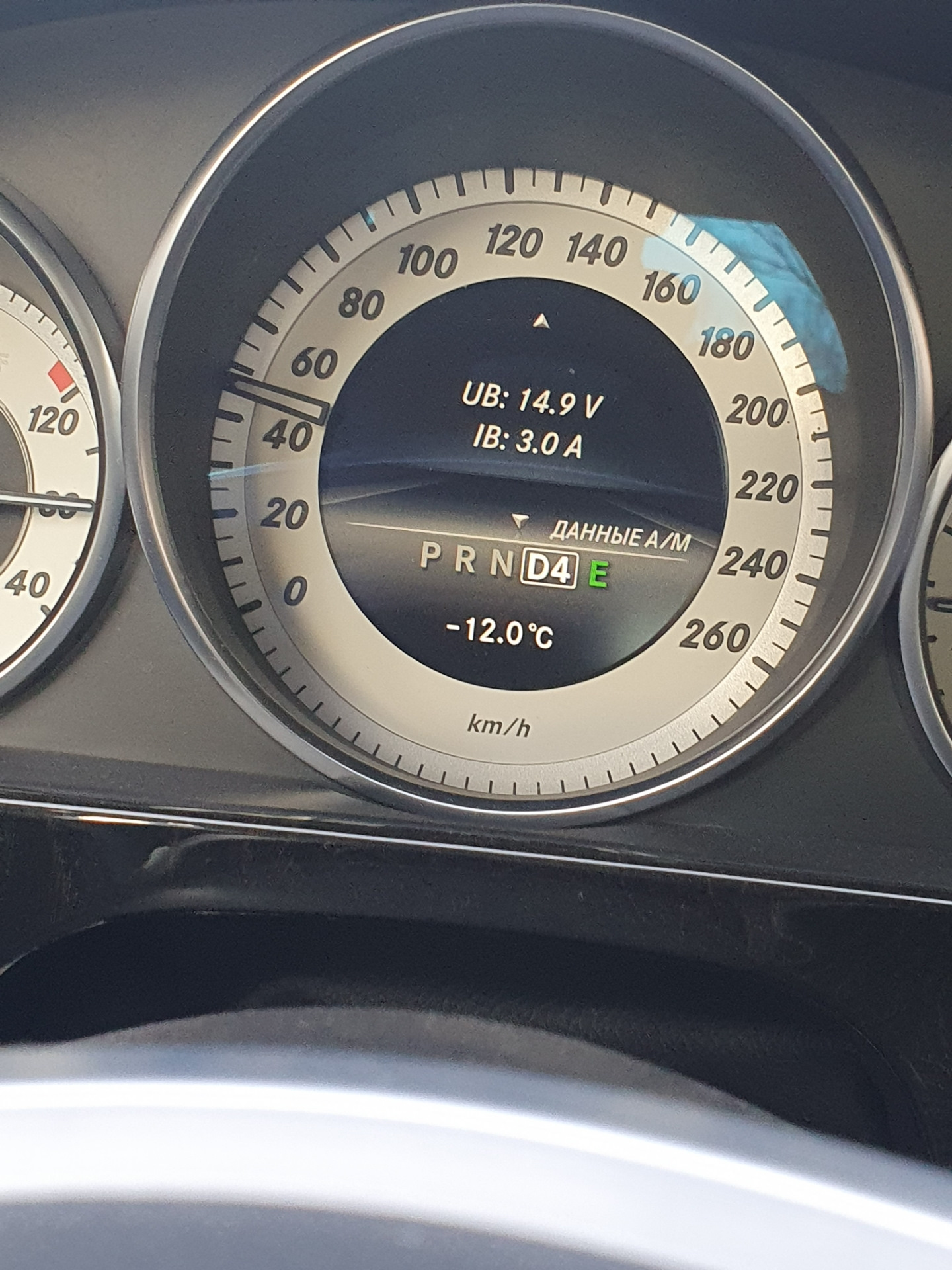 14,9 вольт — Mercedes-Benz E-Class (W212), 3 л, 2013 года | наблюдение ...
