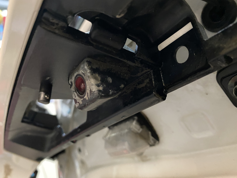 Форсунка омывателя камеры заднего вида — Mazda CX-5 (2G), 2,5 л, 2018 ...