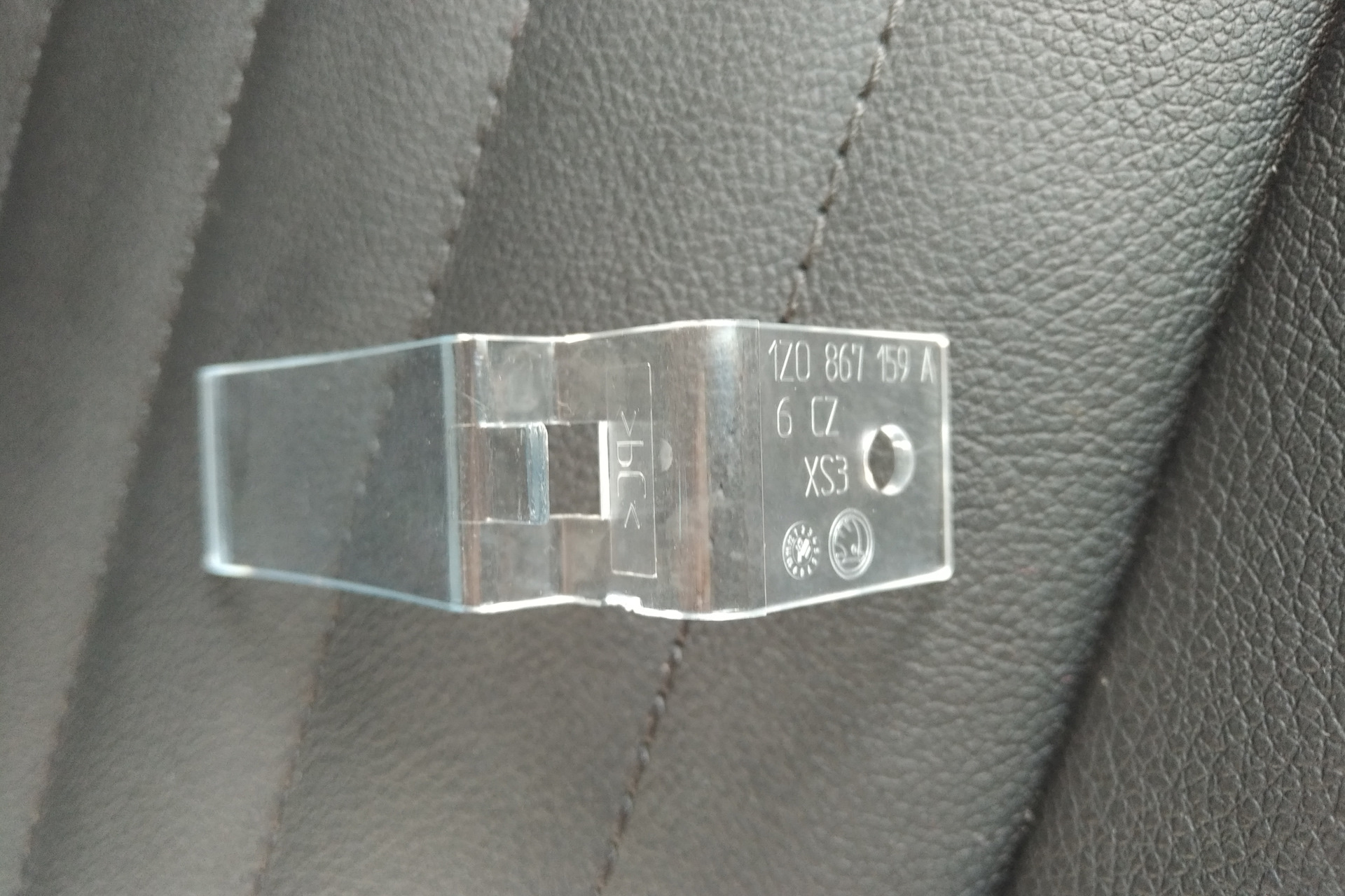 0️⃣6️⃣ Держатель на ветровое стекло VAG 1Z0 867 159 A — Renault Arkana ...