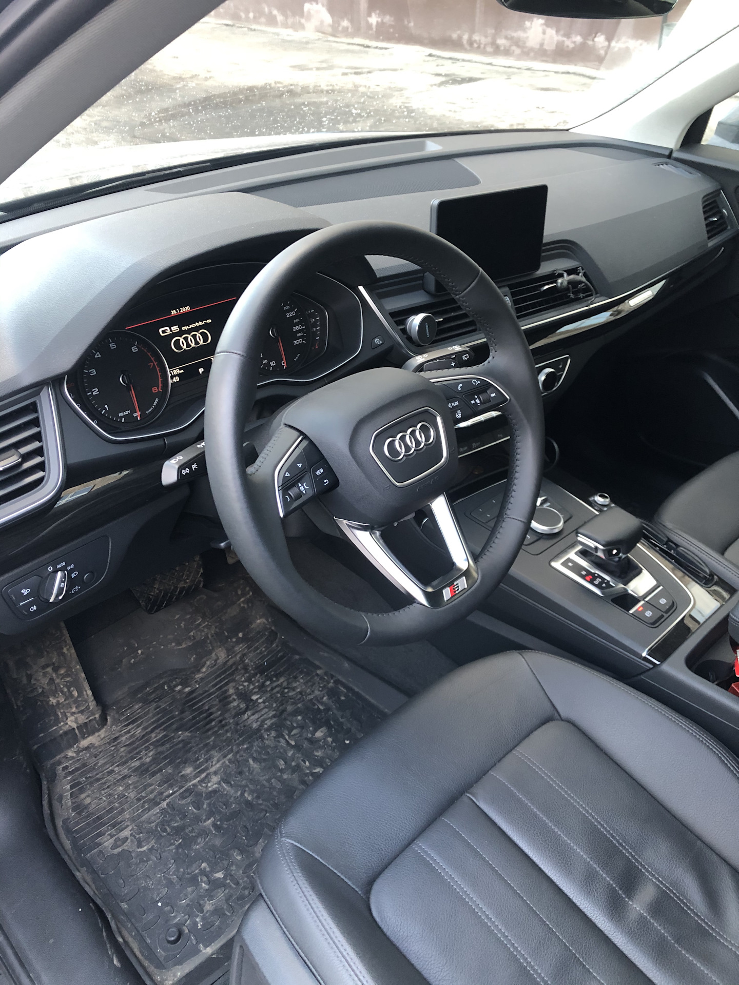 Установка хромированной накладки s-line на руль — Audi Q5 (2G), 2 л, 2019 года | своими руками ...