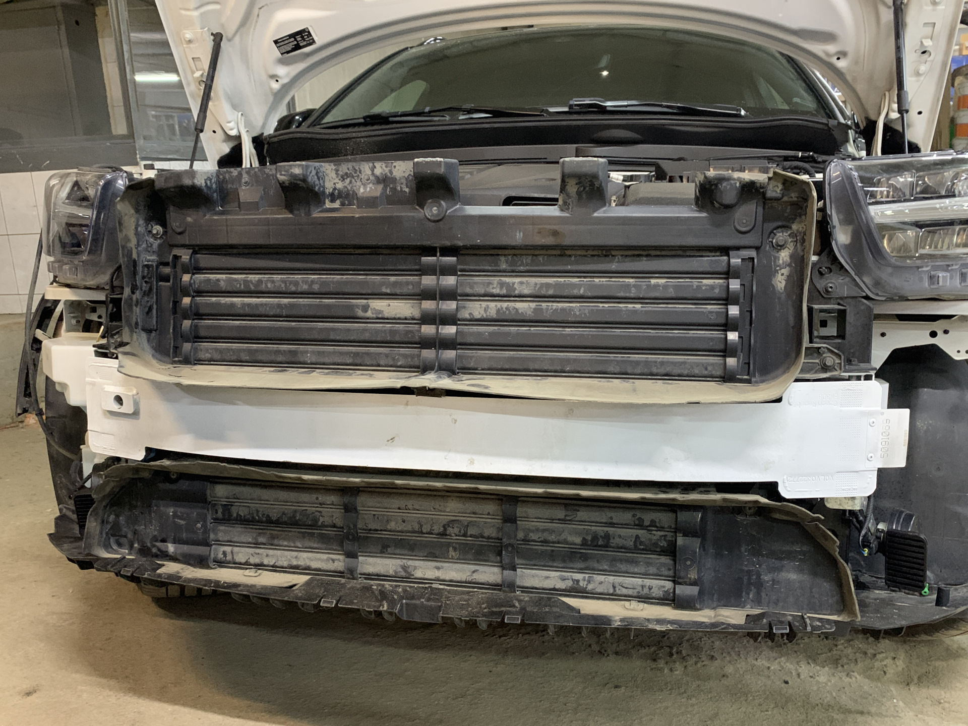 Шевелим жалюзи и подключаем VOC — Volvo XC40, 2 л, 2019 года | своими ...