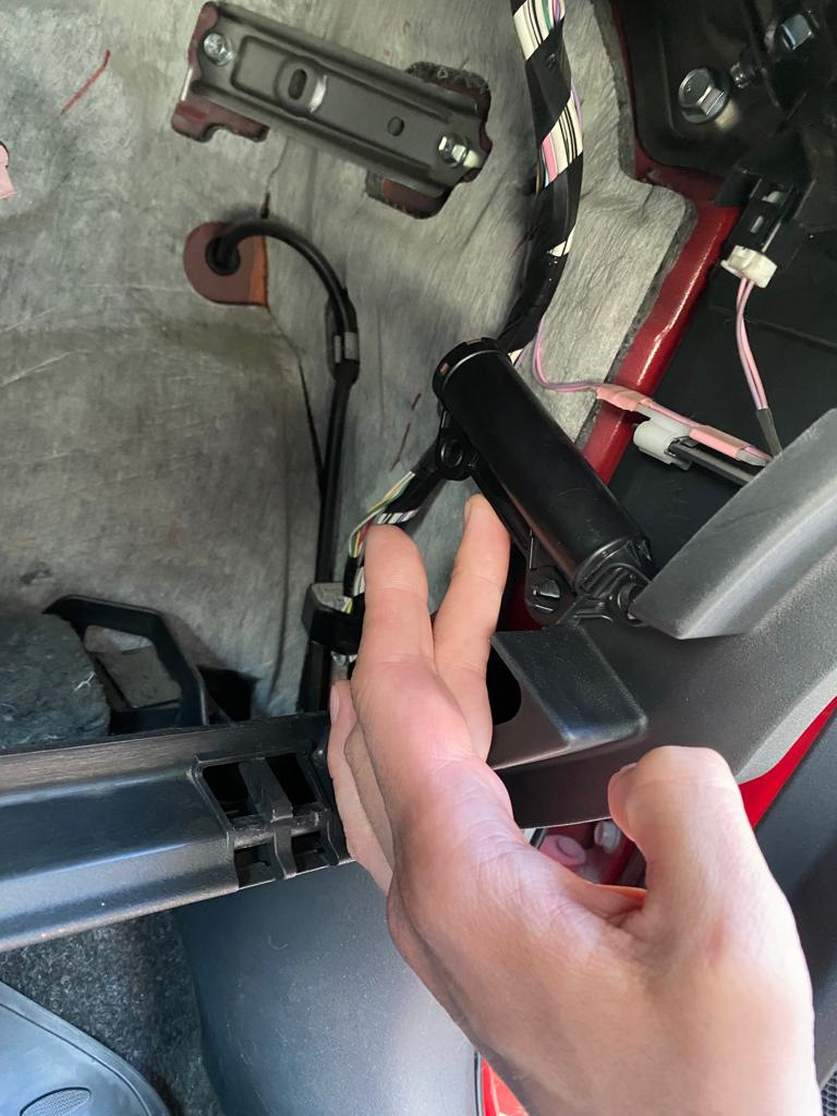 Амортизатор(демпфер) бардачка 55054-52020 — Toyota Yaris (p2), 1,3 л ...