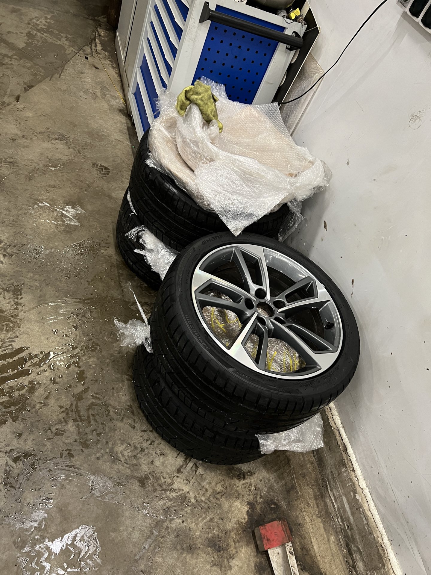 13. RDKS и Колеса 245/40/R18 на Audi A4 B9 — Audi A4 (B9), 1,4 л, 2018 ...