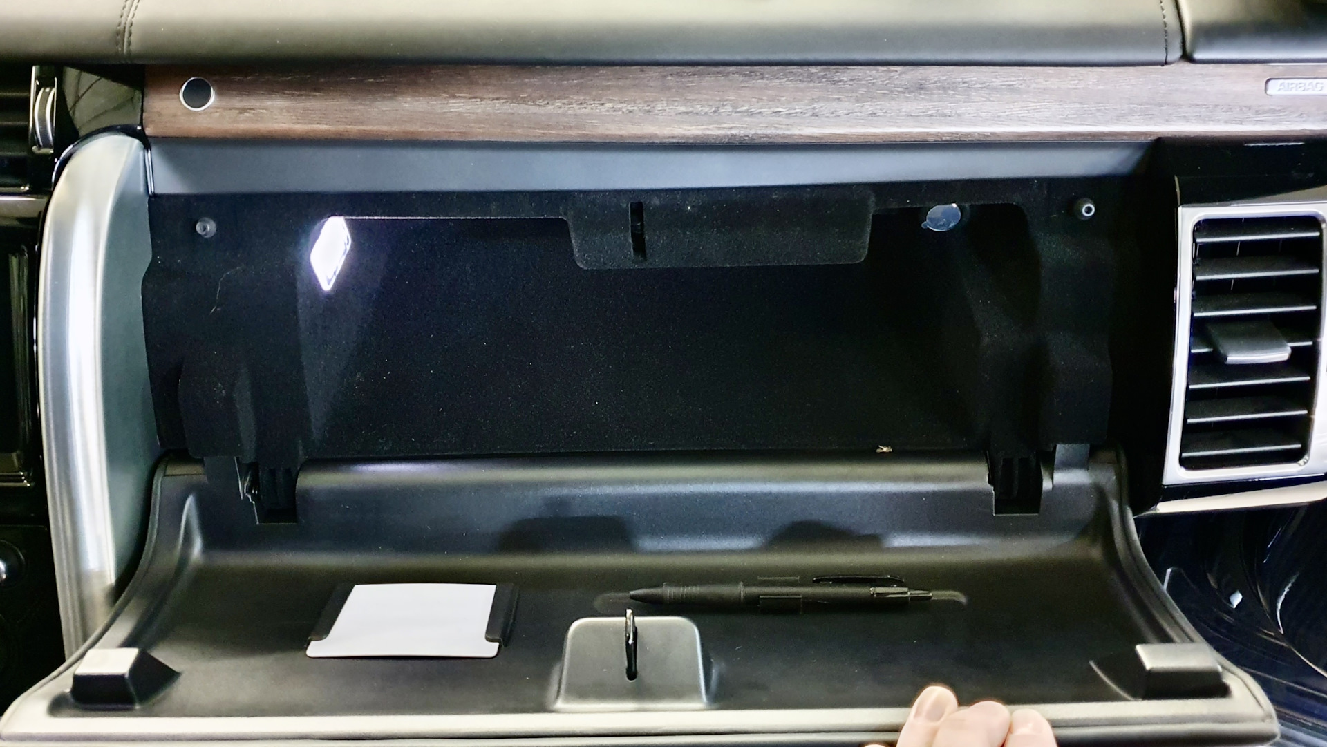 Детали интерьера RR L405 установлены в Discovery 5 — Land Rover ...