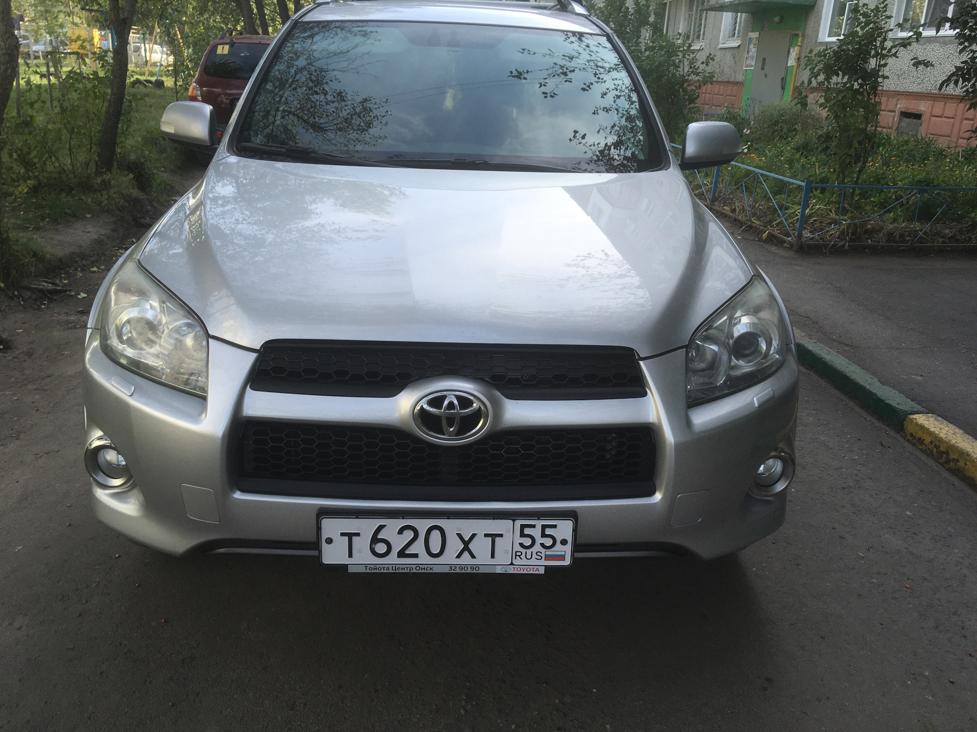 Новая решетка бампера, отремонтировал молдинг и затянул винилом все ...