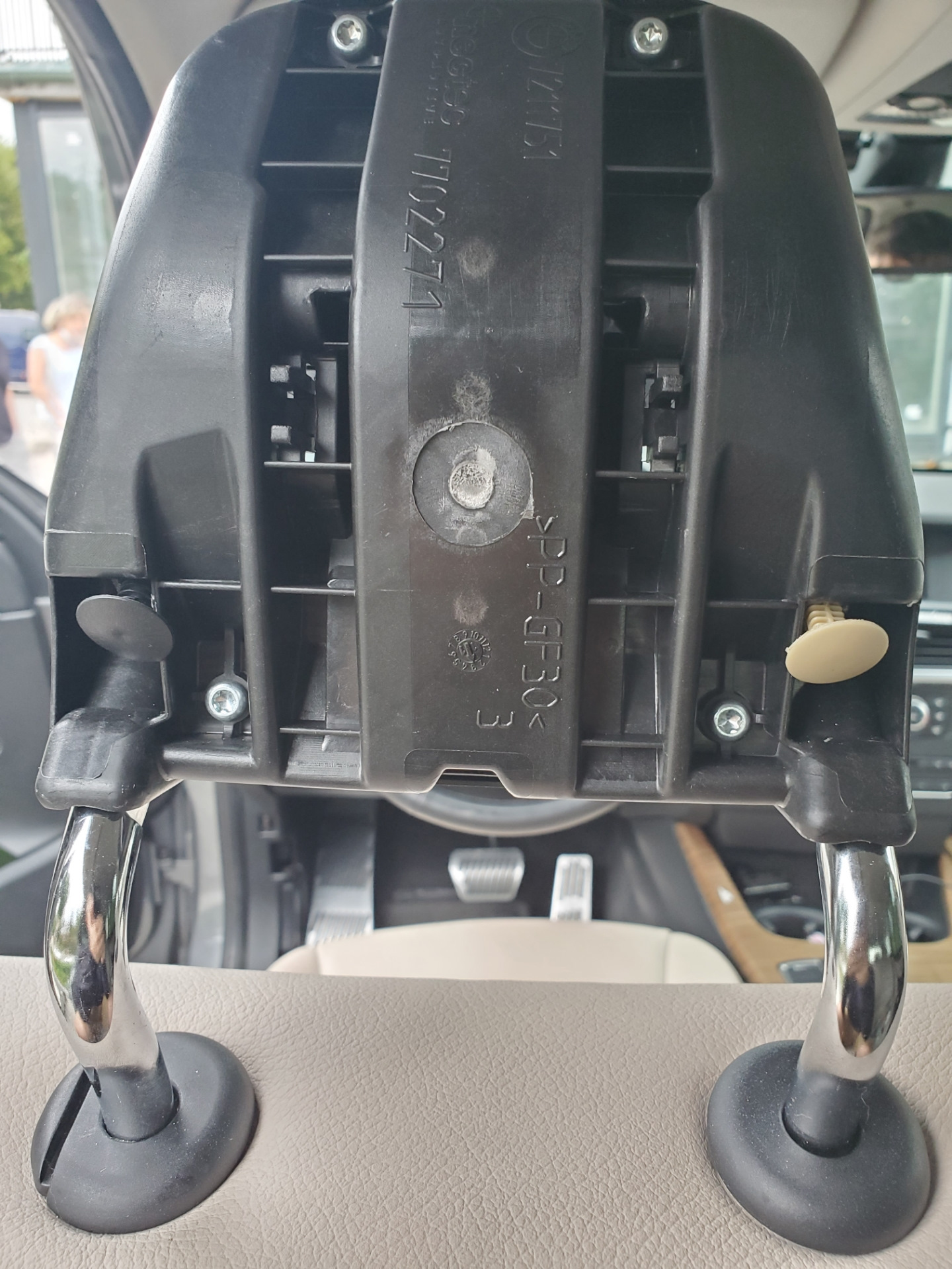 Заміна піропатрона активного підголовника — BMW X3 (F25), 3 л, 2011 ...