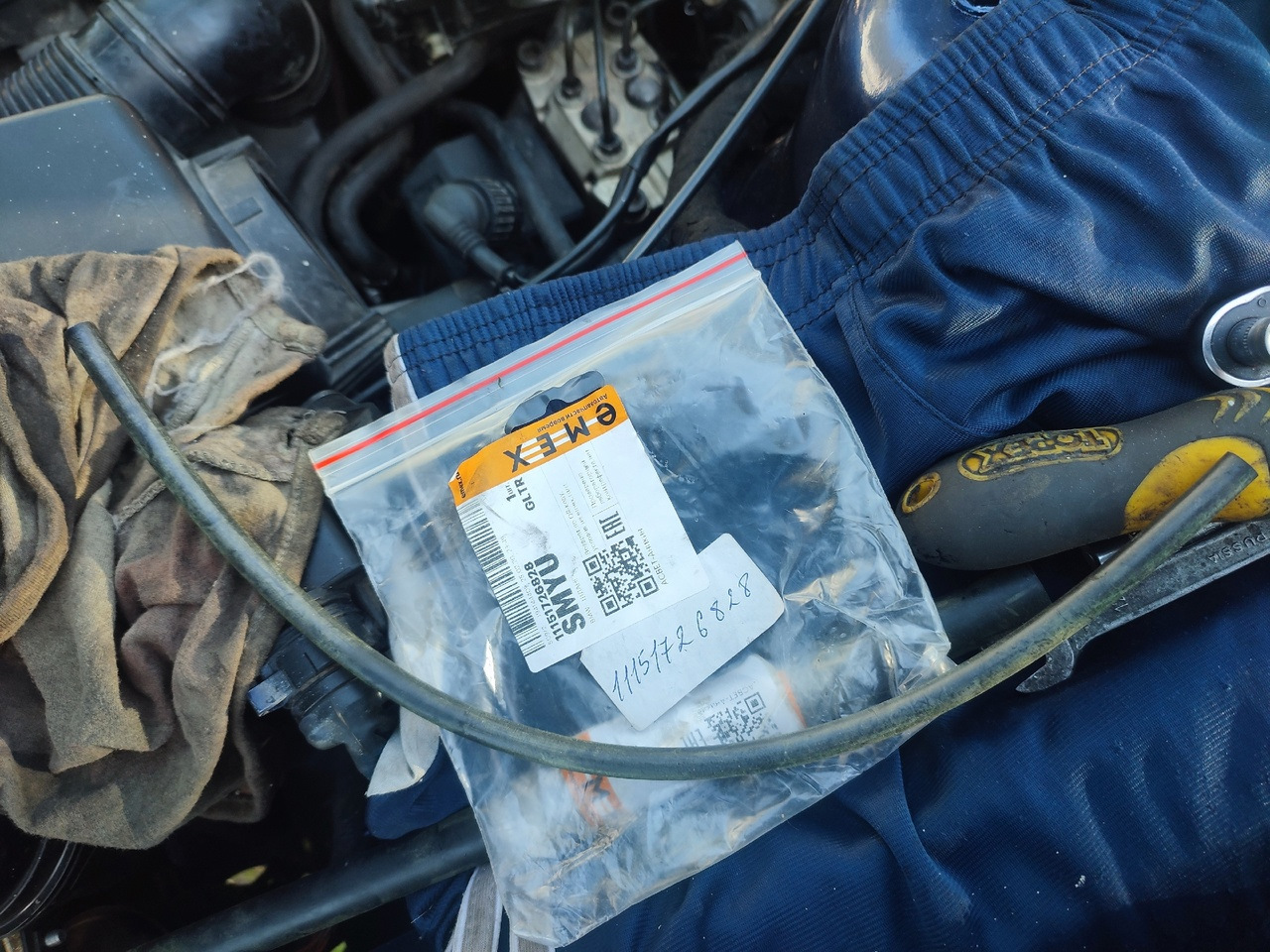 Обслуживание впускного коллектора и дроссельной заслонки — BMW 5 series ...