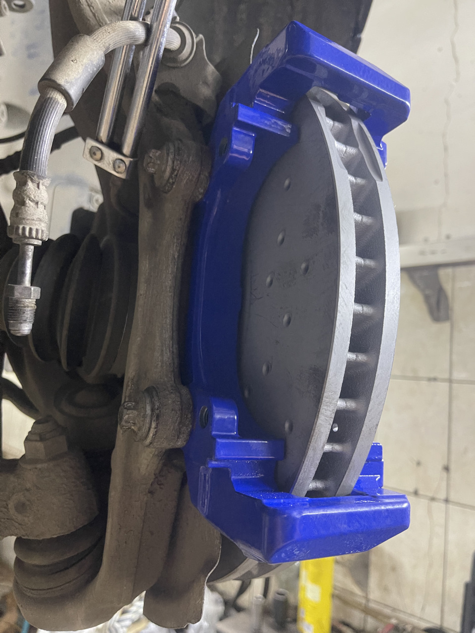 Установка тормозов на BMW f10 528 от BMW f10 550 (348*34) — BMW 5 ...