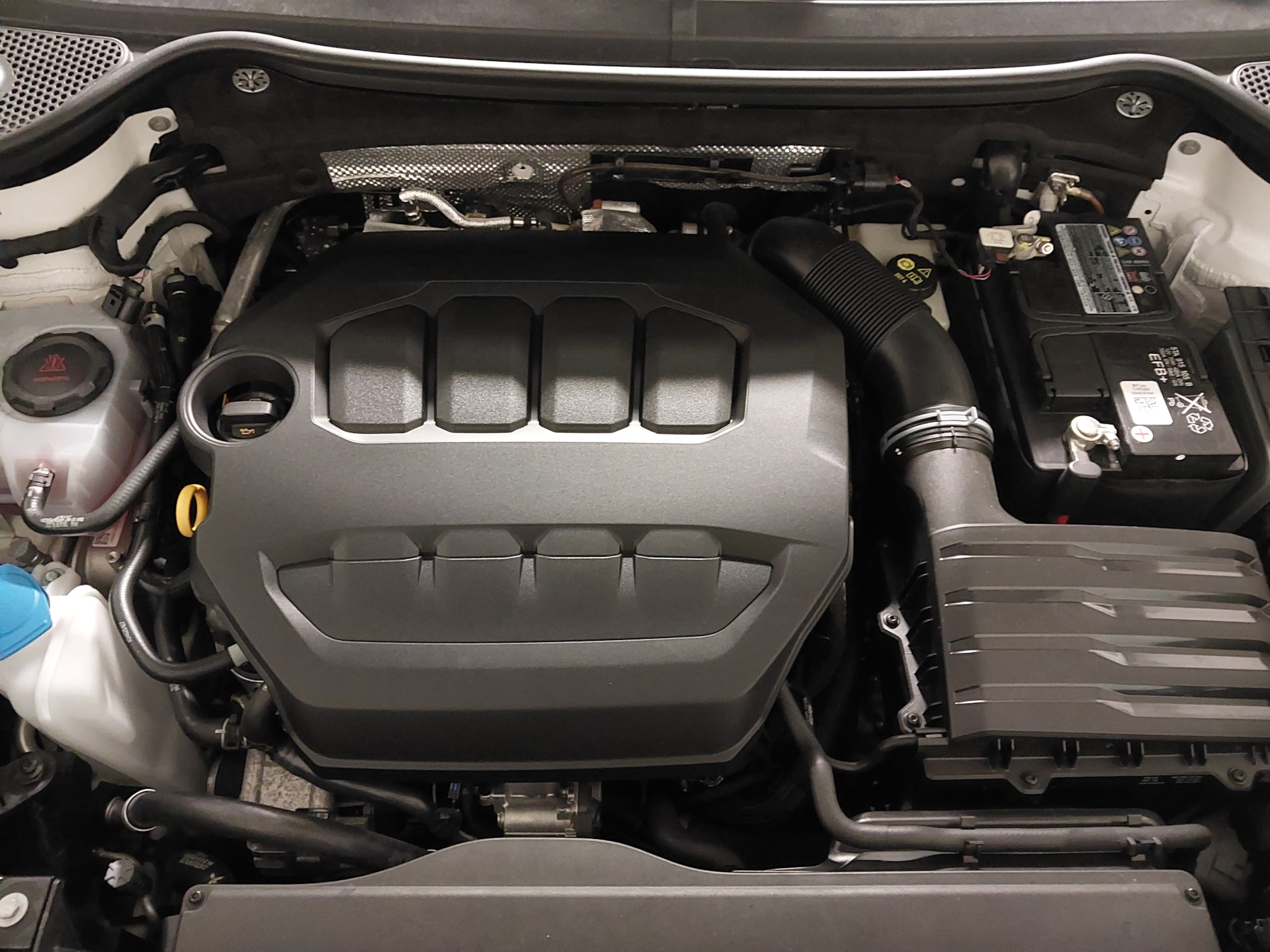 Service measure 10I6 Mounting the engine cover — Cupra Ateca, 2 л, 2022 ...