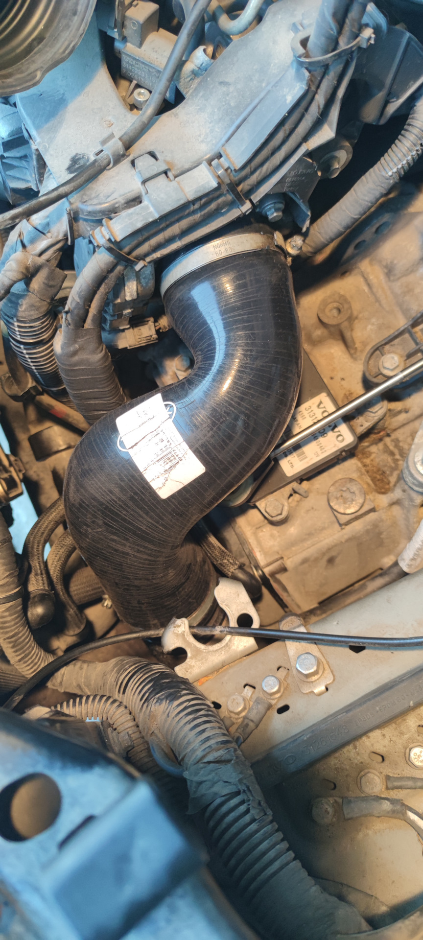 Замена верхнего патрубка интеркулера — Volvo XC60 (1G), 2,4 л, 2017 ...