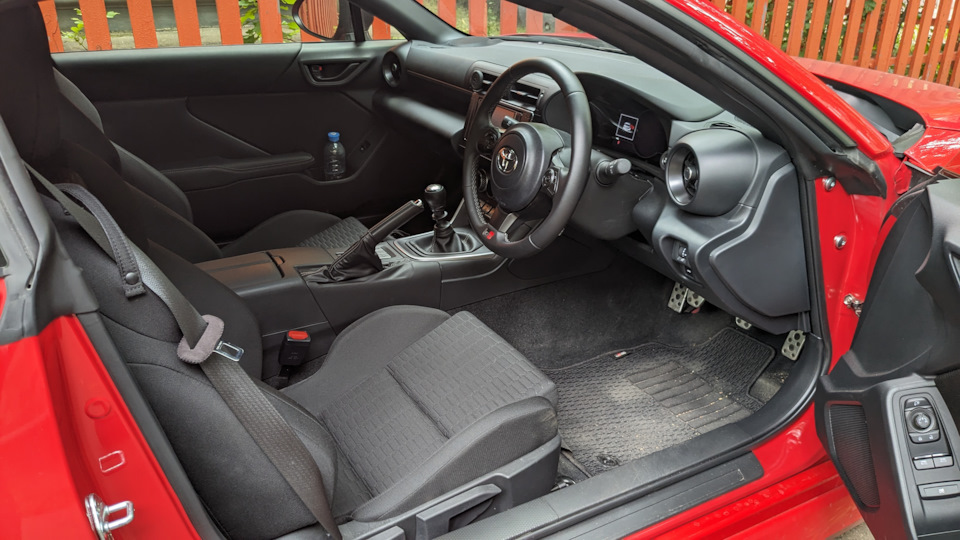 Recaro POLE POSITION ABE в GR86 — Toyota GR86, 2,4 л, 2022 года ...