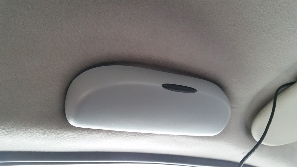 Очечник и держатель стойки капота. — Opel Zafira A, 2 л, 2003 года ...