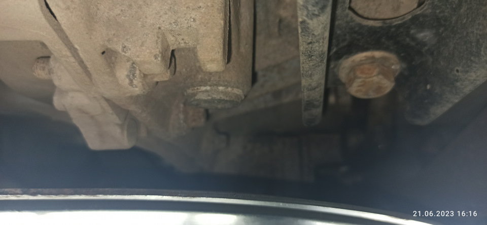 Замена стоек амортизаторов в круг. — Renault Logan (2G), 1,6 л, 2015 ...