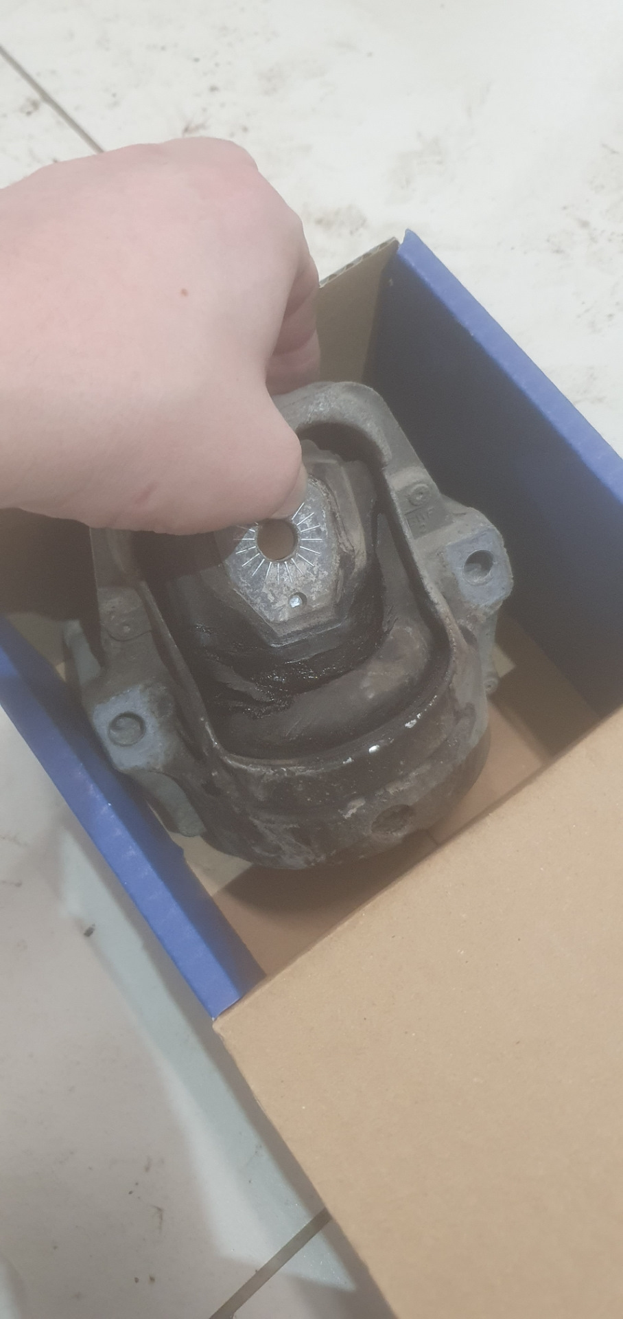 Замена опор двигателя — Audi A5 (1G), 1,8 л, 2008 года | запчасти | DRIVE2