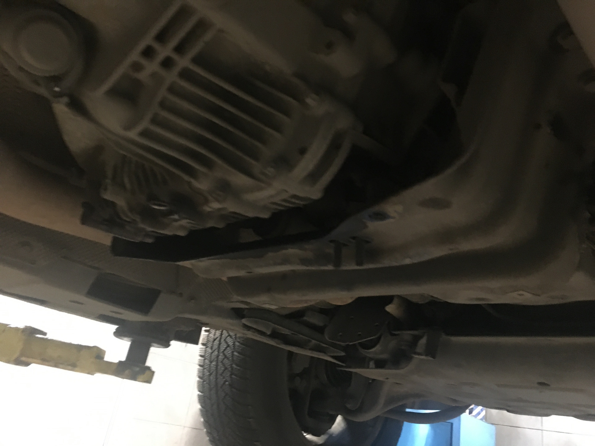 Замена сальника раздатки X166 (с off-road пакетом) — Mercedes-Benz GL ...